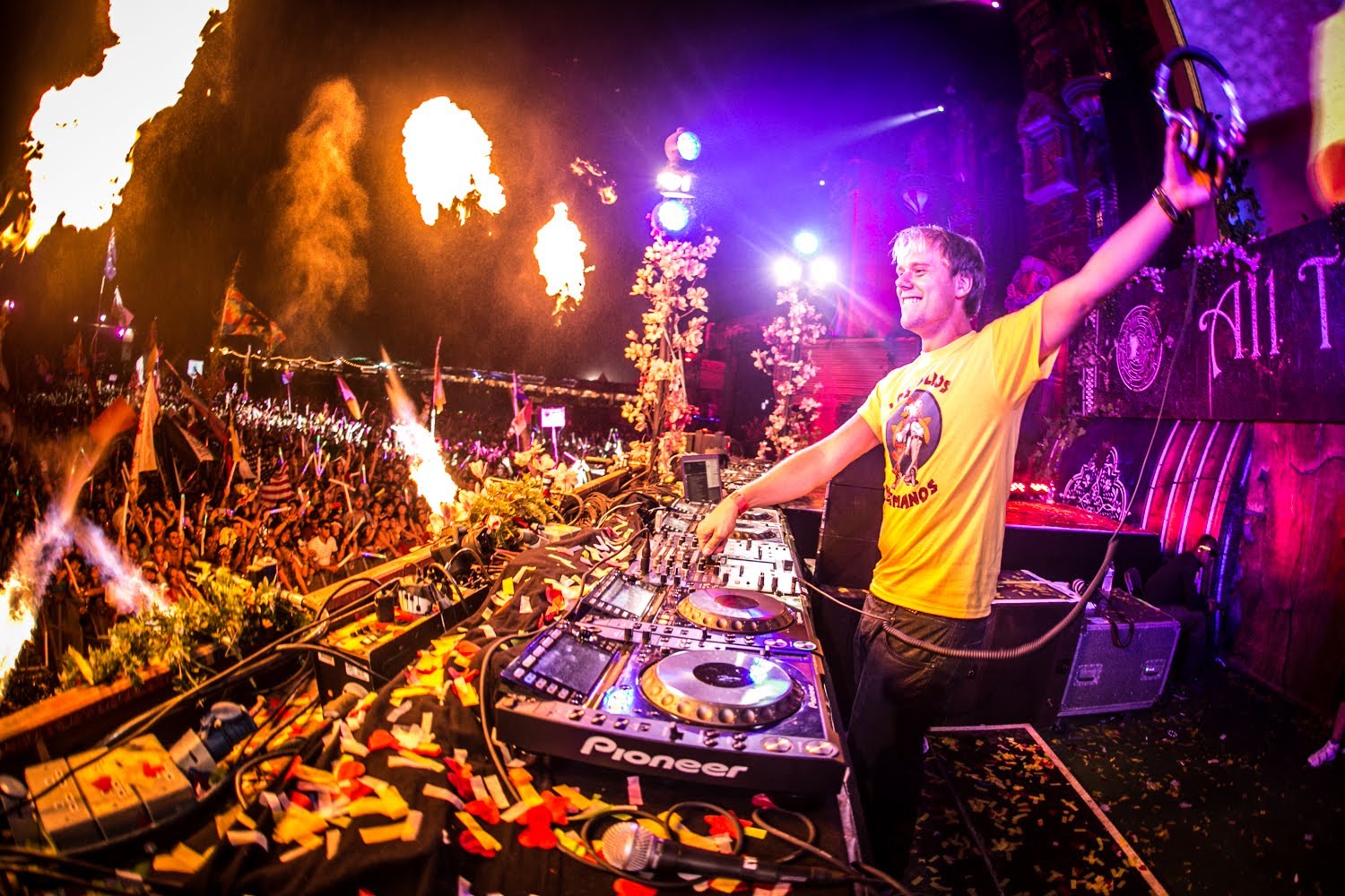 Ear Candy: Armin van Buuren ft Josh Cumbee – „Sunny Days” – VIDEO ...