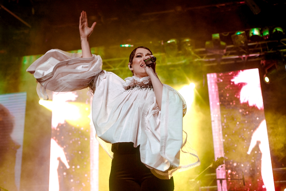 Feli a lansat primul album din carieră – „Eu sunt Feli” : VIRGIN RADIO ...