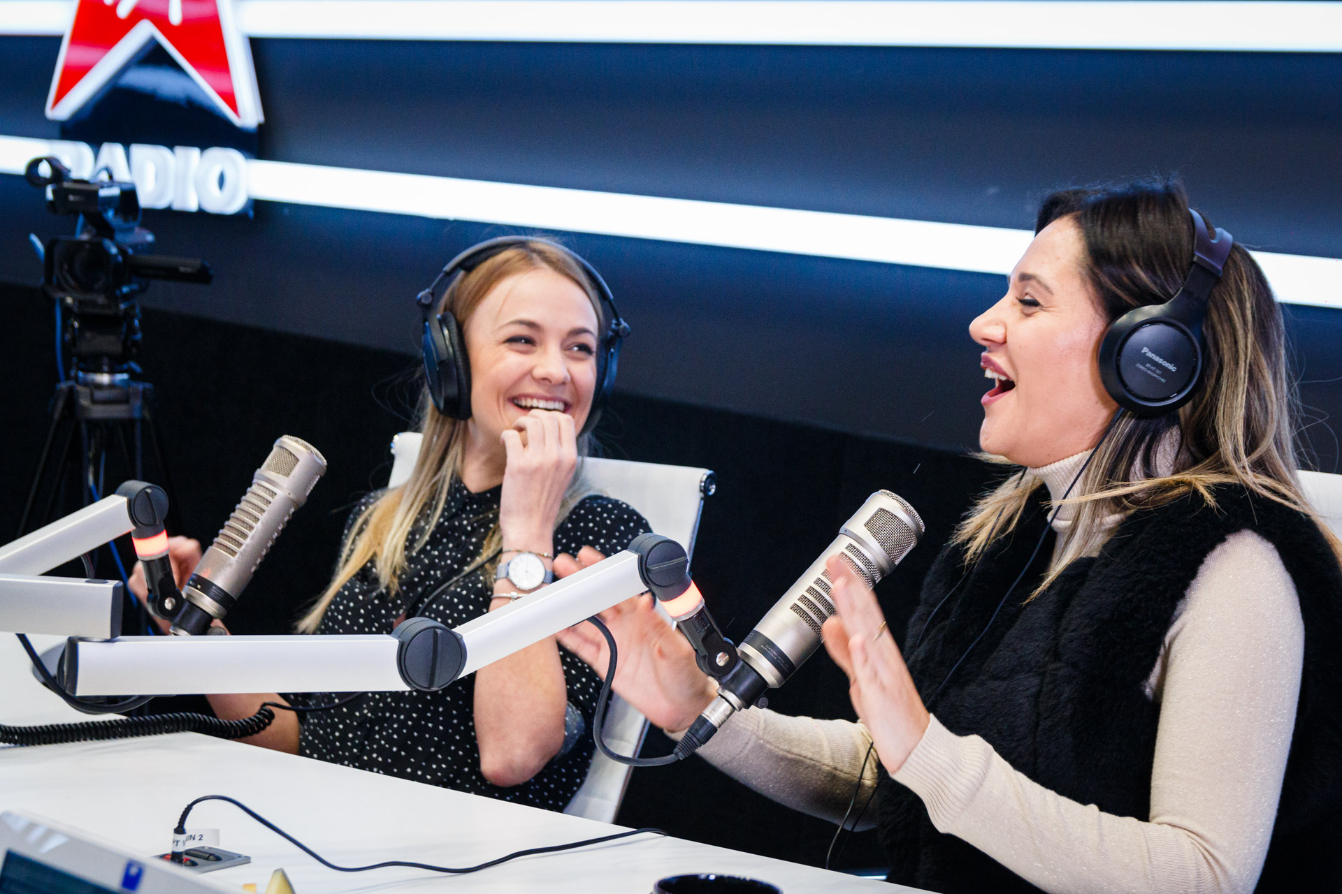 Câștig pentru tine: Ce au ales fetele, joi, în direct la Virgin Radio ...