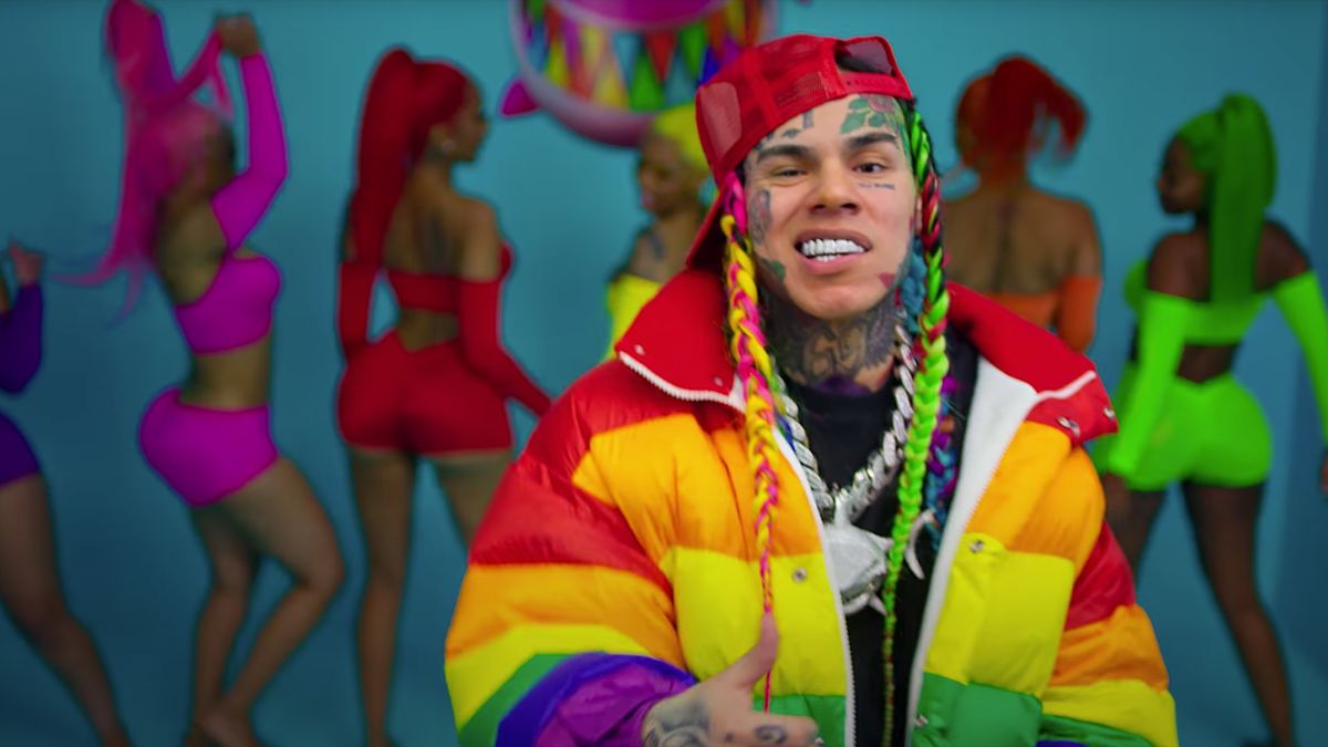 Billboard îi răspunde rapperului 6IX9INE și îi explică de ce nu e piesa ...