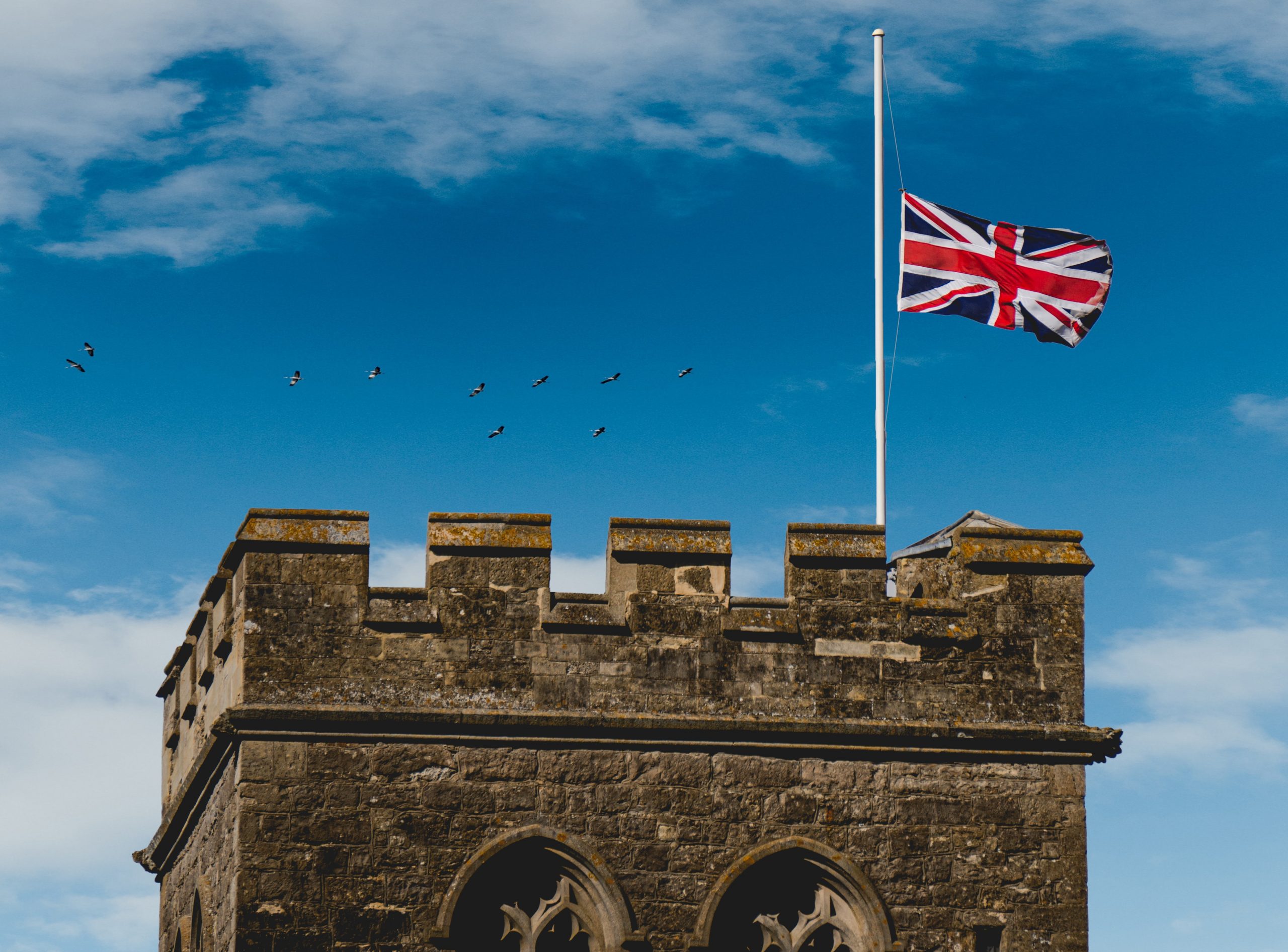 UK: Dintr-un castel s-au furat obiecte istorice de 1 milion de lire ...