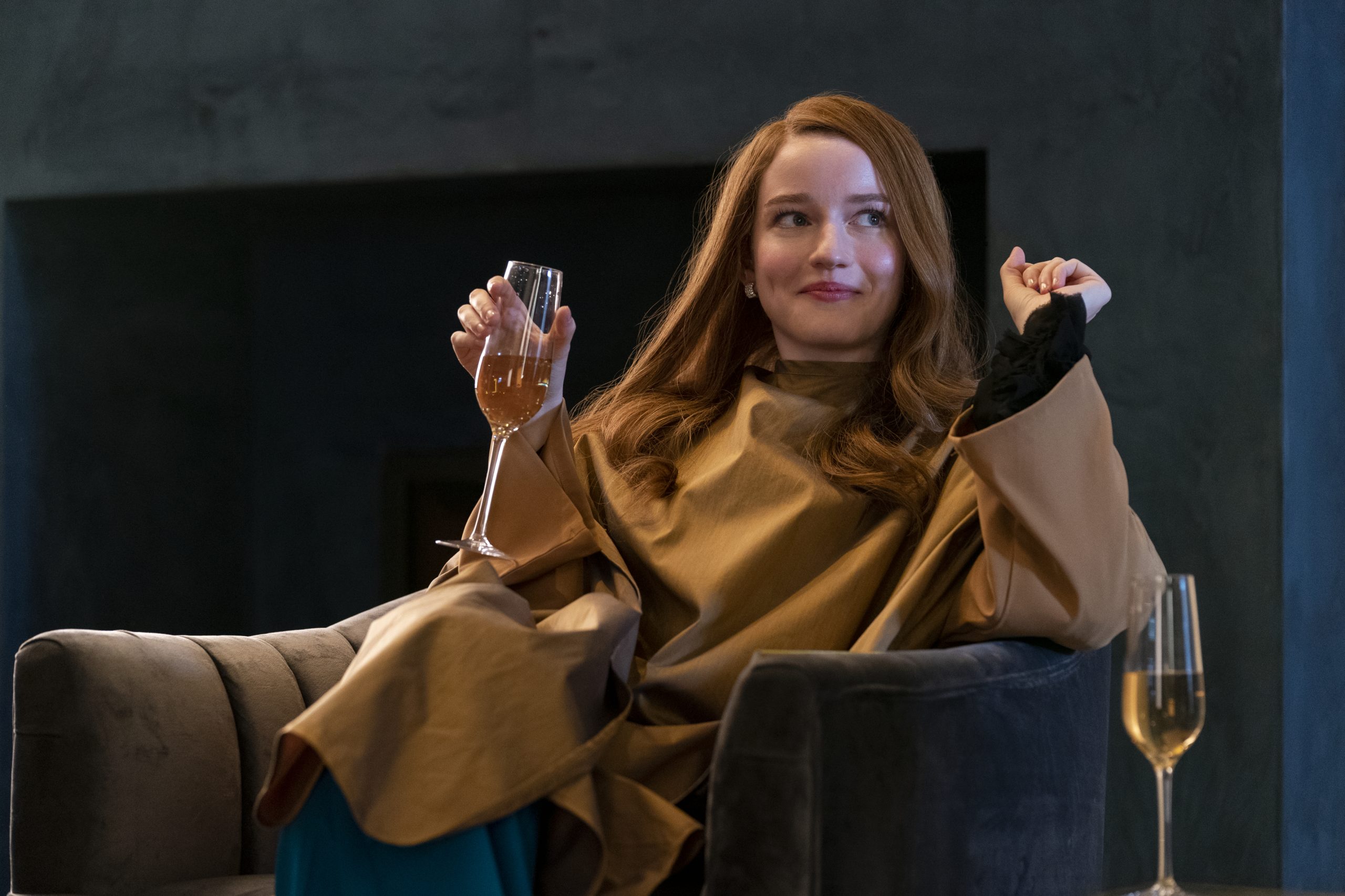 Netflix dezvăluie primele imagini din serialul Inventing Anna ...