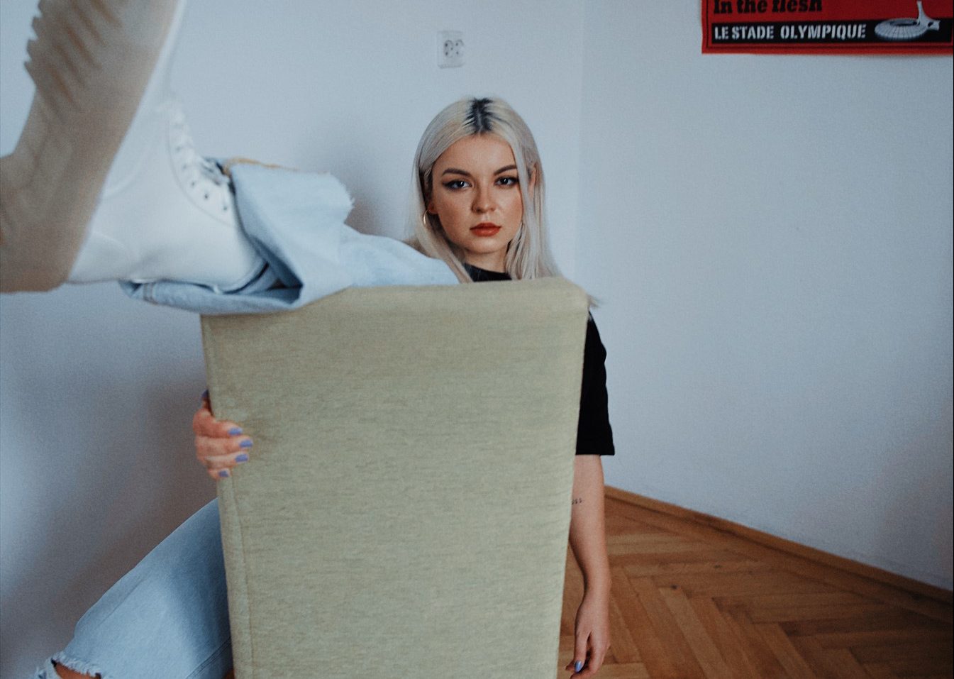 Delia Rus: „Lasă-mă-n durerea mea”! Artista lansează „Ochii caprui”, o ...