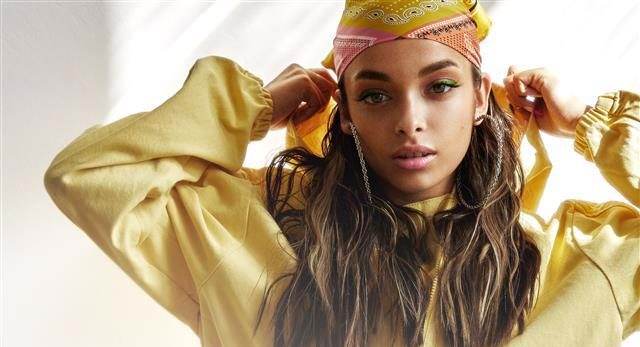 Mix între nou și consacrat: Giulia Jewlz și Criss Blaziny fac echipă ...