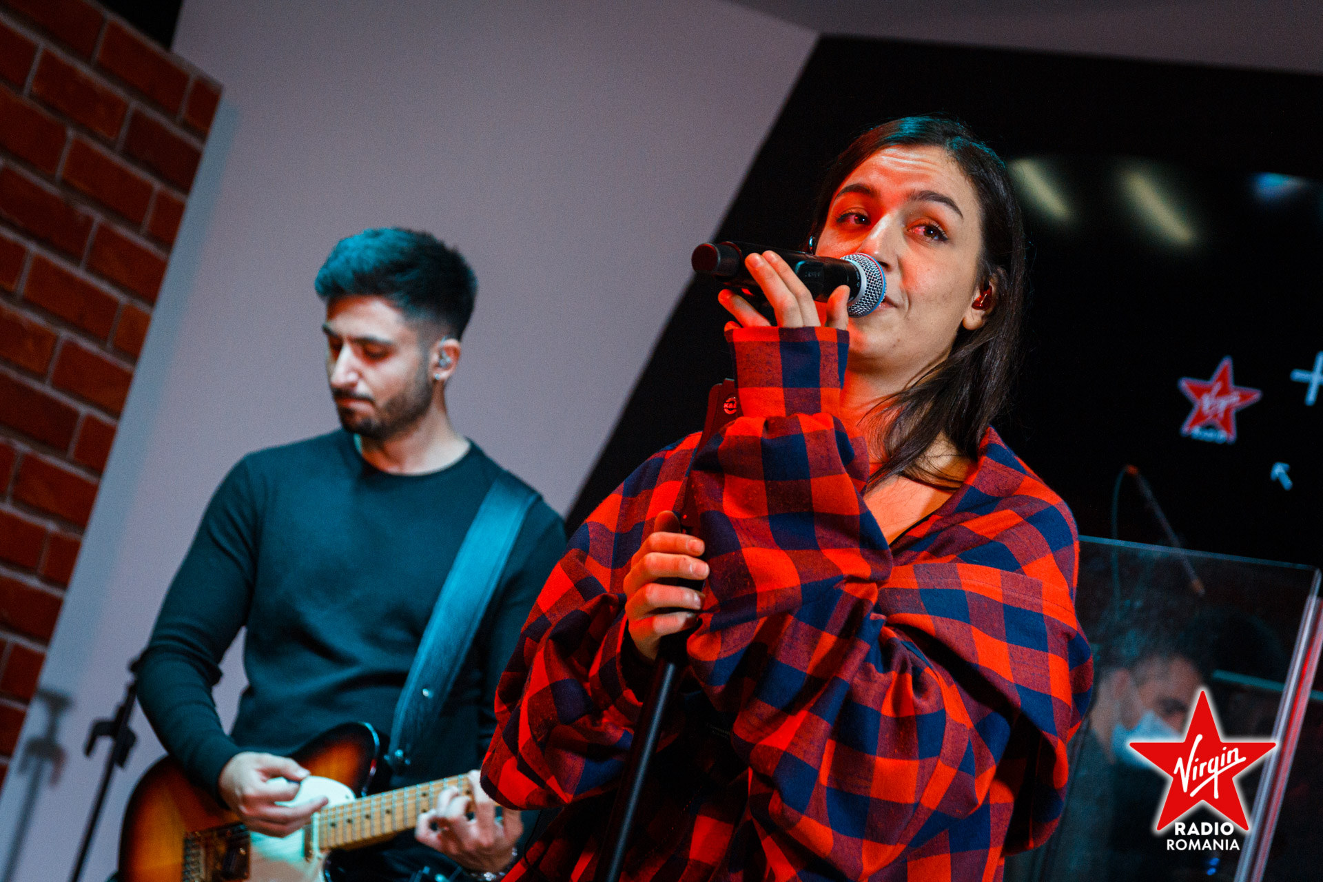 EMAA vine cu ,,Iarna preferată”, piesa de care aveai nevoie în această ...