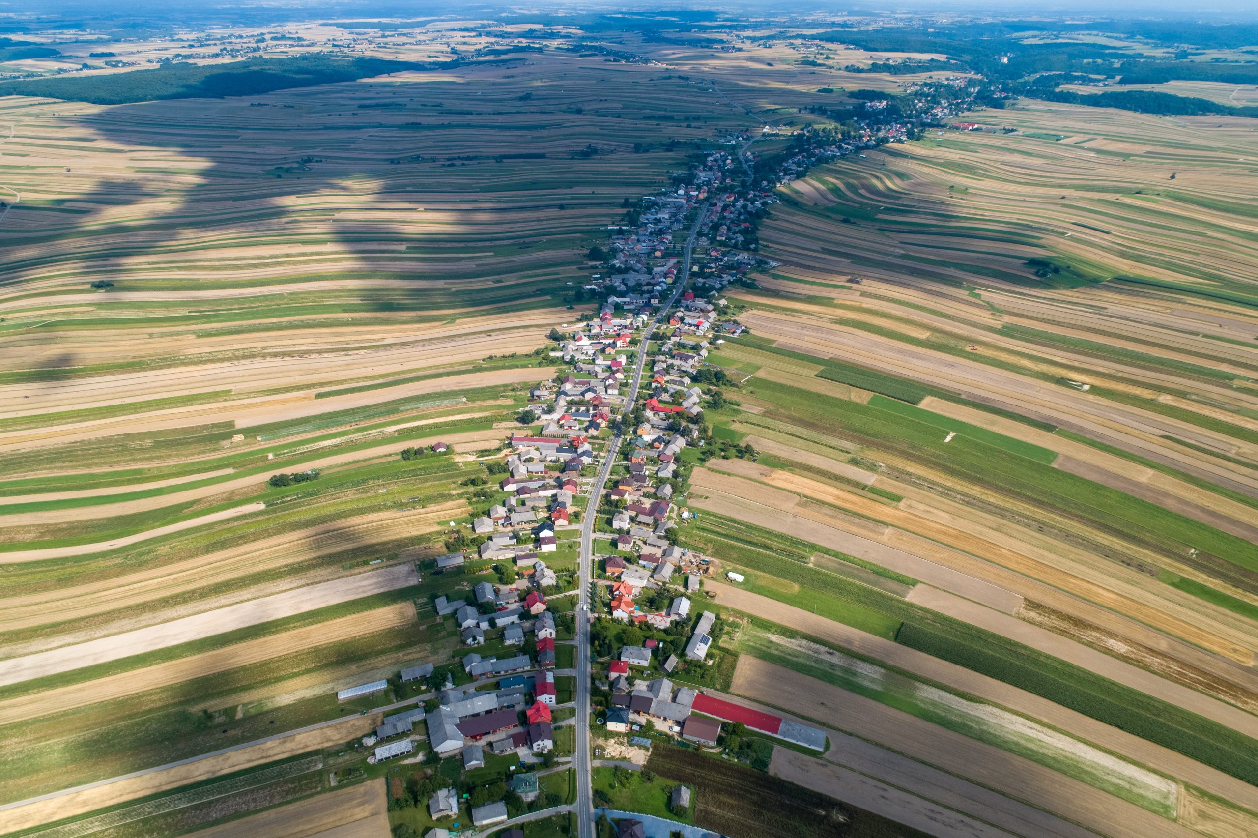 Fotografii virale cu localitatea în care toți cei 6.000 de oameni stau ...