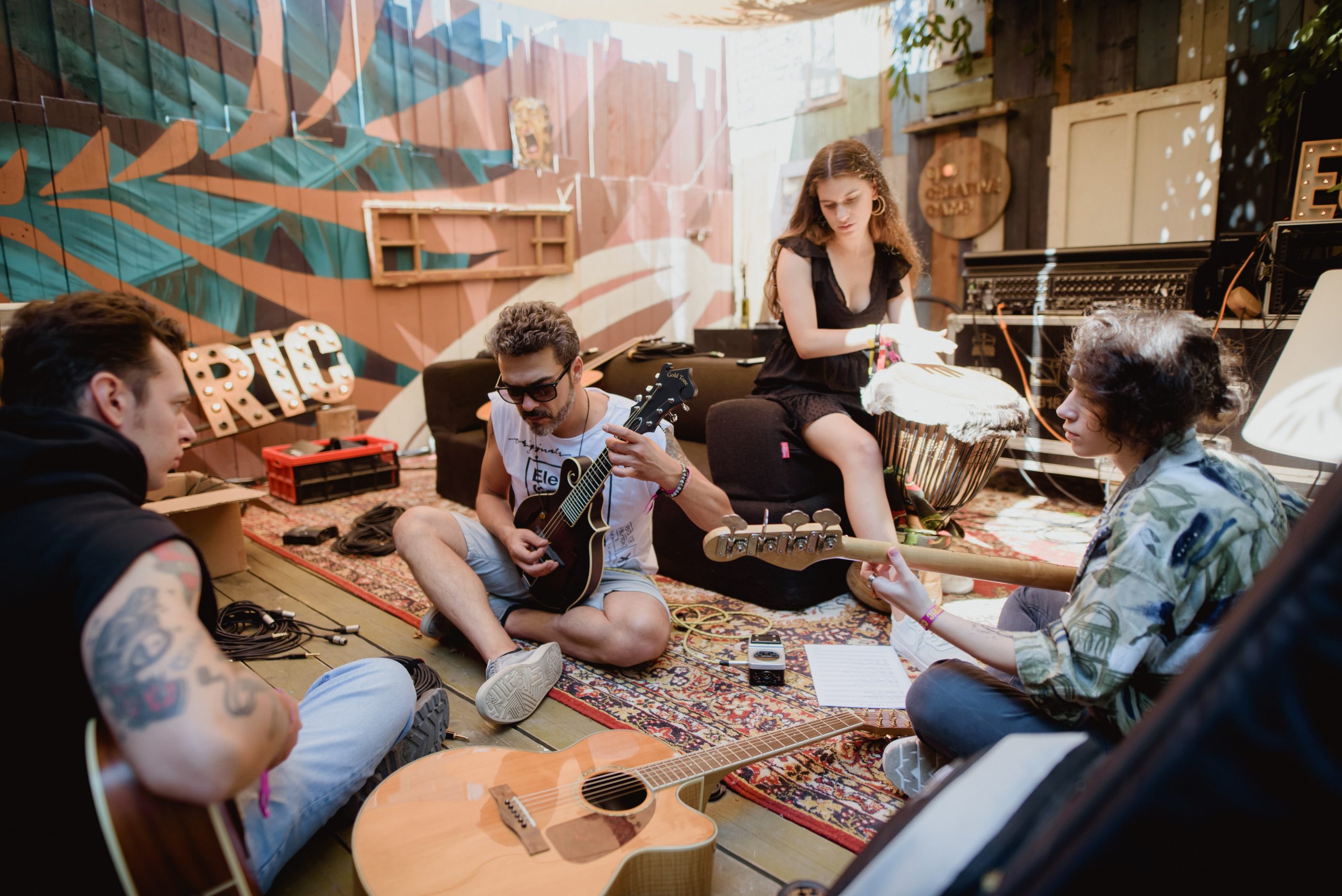 Primele show-uri Electric Castle 2023 se pregătesc în glo™ Creative ...