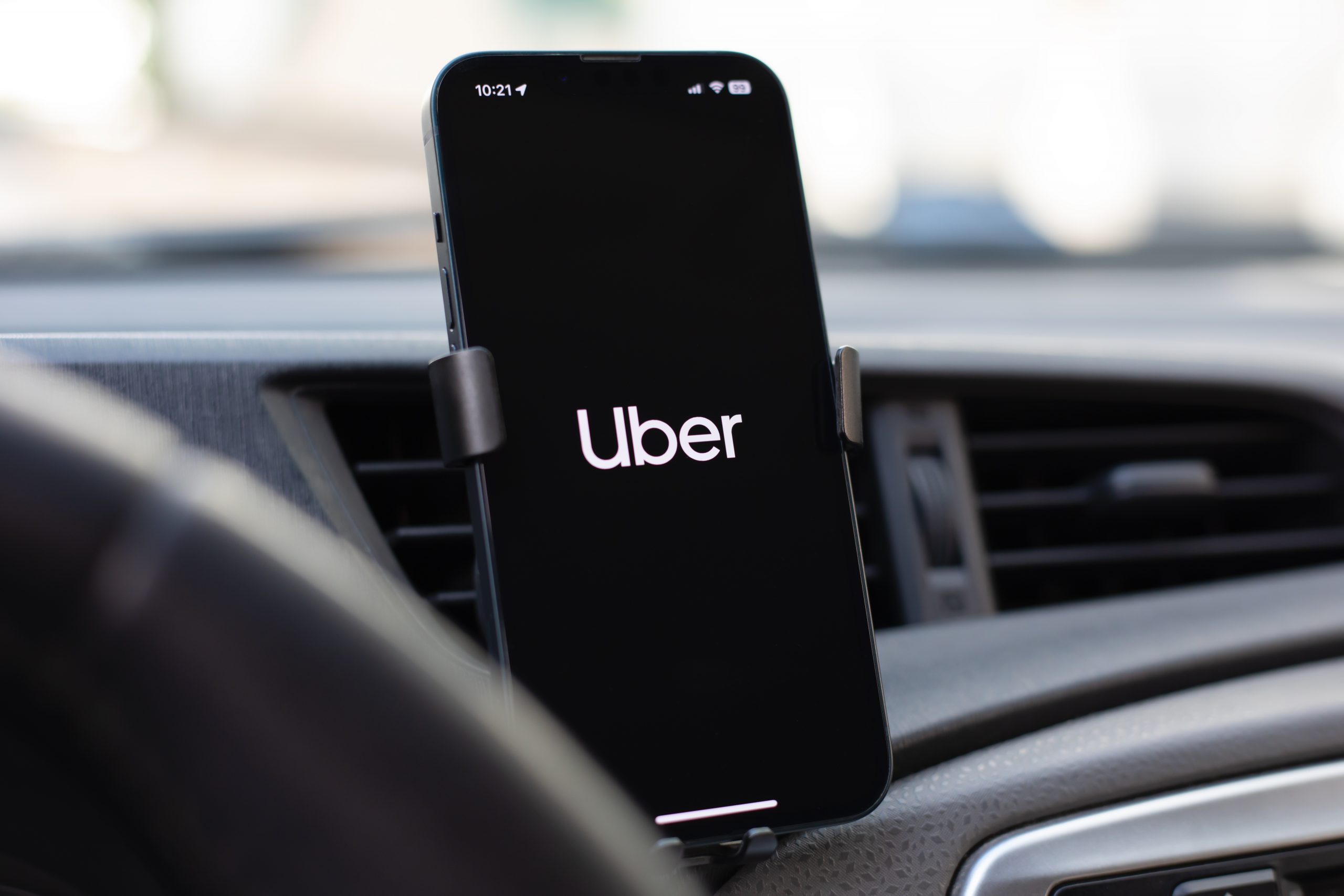 Uber lansează Uber Melc, pe fondul protestelor taximetristilor ...