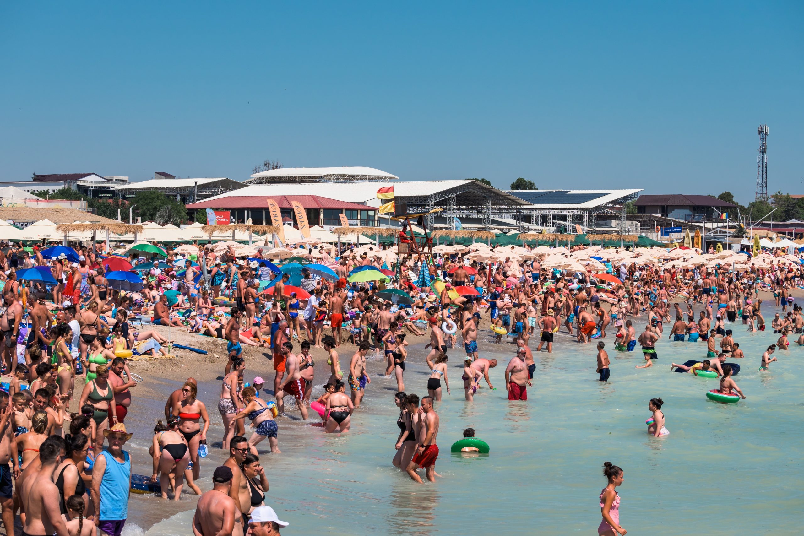 Cel mai aglomerat week-end din această vară a adus pe litoral peste 350 ...